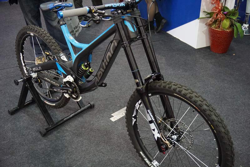 TPE15: SR Suntour Axon fork goes full carbon, Raidon gets 27.5+, new ...